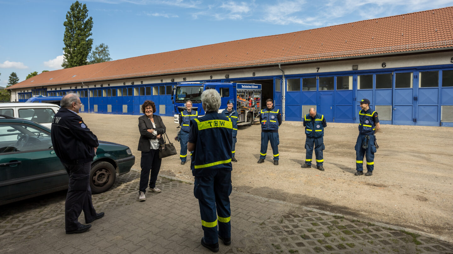 Herzlich Willkommen in „Ihrem“ THW Ortsverband Frau Bezirksbürgermeisterin… | THW Berlin ...